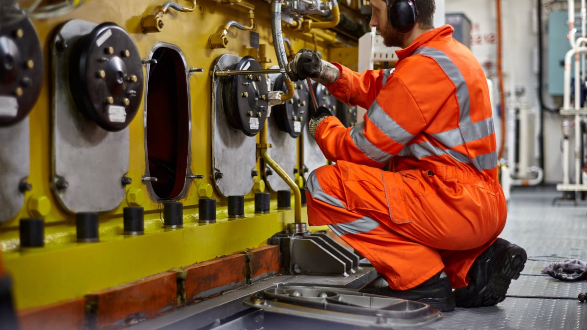 Damage of main engine crankshaft and the importance of the Planned ...